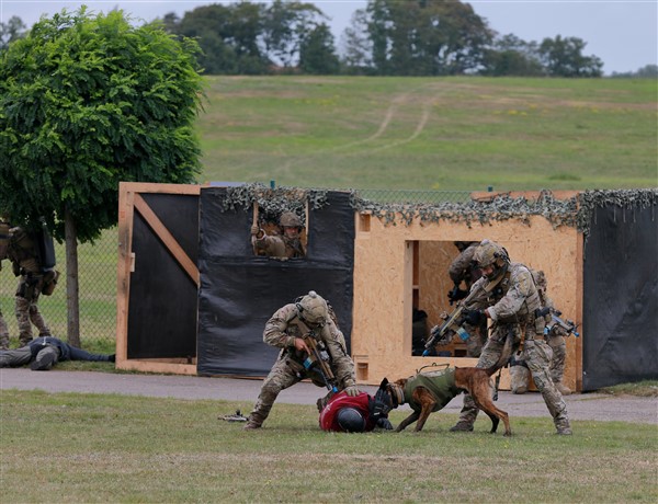 Indeplaatsstelling kolonel Tom Bilo als bevelhebber van SOR – Hola Hageland