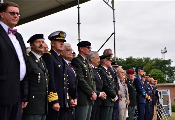 Kolonel Tom Bilo bevelhebber van Special Operations Regiment – Hola ...