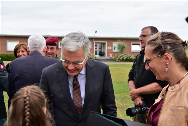 Kolonel Tom Bilo bevelhebber van Special Operations Regiment – Hola ...